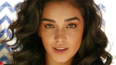 Ale Hija De Biby Gayt N Y Eduardo Capetillo Da C Tedra De Modelaje Con Sofisticados Outfits