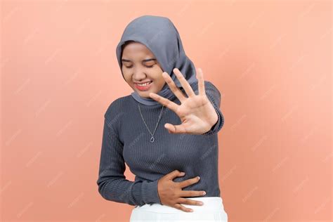 Premium Photo Asian Woman Holding Her Stomach With One Hand And The