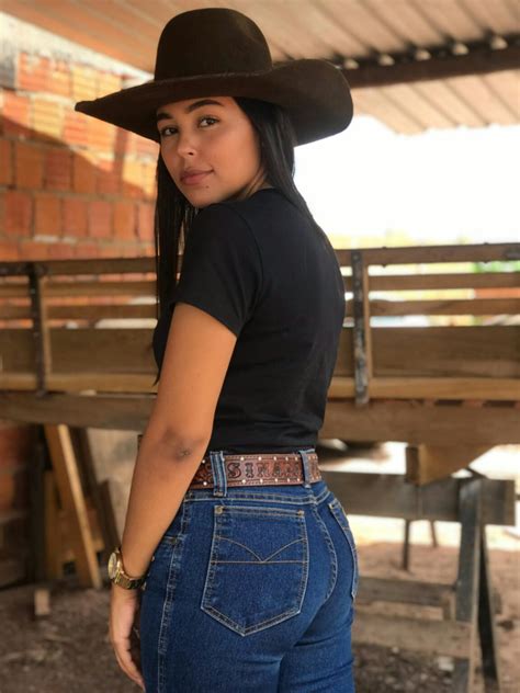 30 Chic Cowgirl Outfit Ideas For Every Country Style Lover