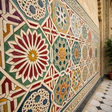 الزخرفات الإسلامية التقليدية النقوش والزخارف على الجدران الخارجية و الأرضيات للمسجد الفن