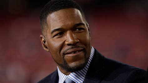 Former Nfl Star Turned Tv Personality Michael Strahan Named Broadcaster Of The Year Abc30 Fresno