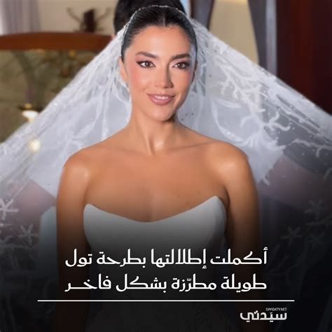 أكملت إطلالتها بطرحة تول طويلة مطرّزة بشكل فاخر Facebook