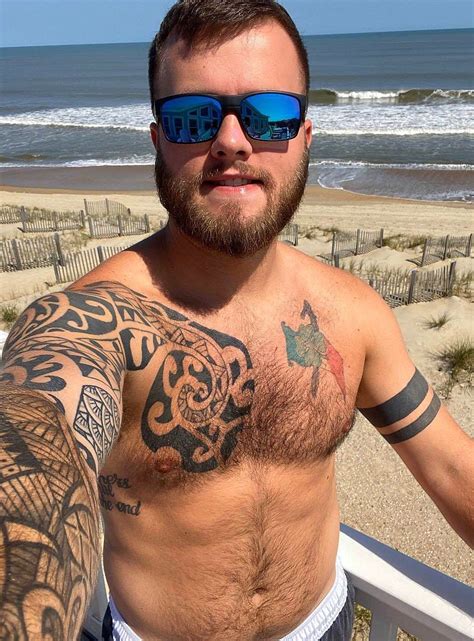 Pin By Sofien Aliani On Hot Dads Hot Dads Beautiful Men Mens Sunglasses