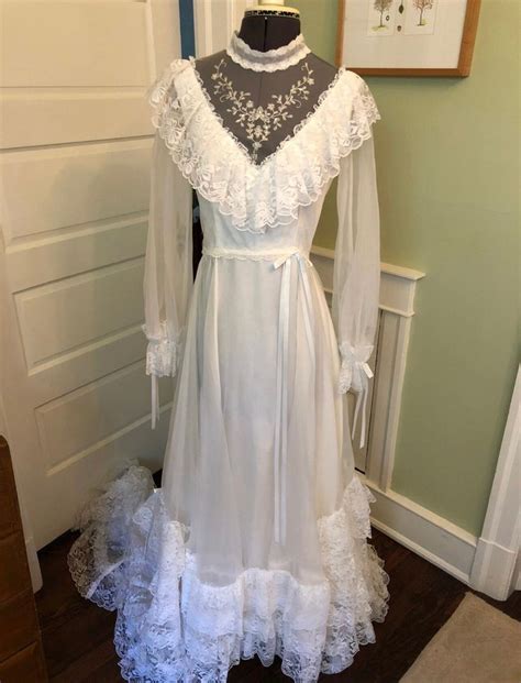Pin By Emmy On 🔔wedding Wedding Dresses 60s Wedding Gowns Vintage