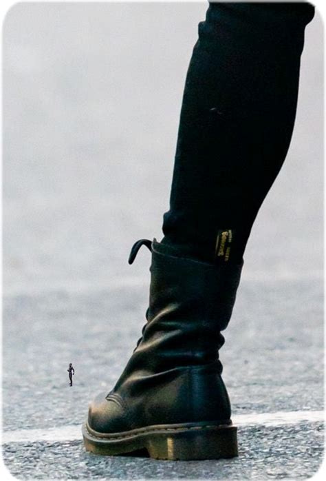 Giantess Kate Bishop And Shrunken Cassie Lang By Delacroi On Deviantart