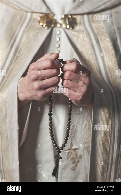 How To Wear A Rosary