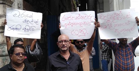 Sri Lanka Journalist Dharshana Handungoda Summoned To Cid By A Phone Call Refuses To Give