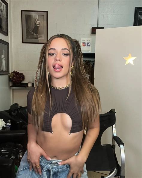 Celebrity Sideboob Photos Stars In Sexy Outfits Pictures Life And Style
