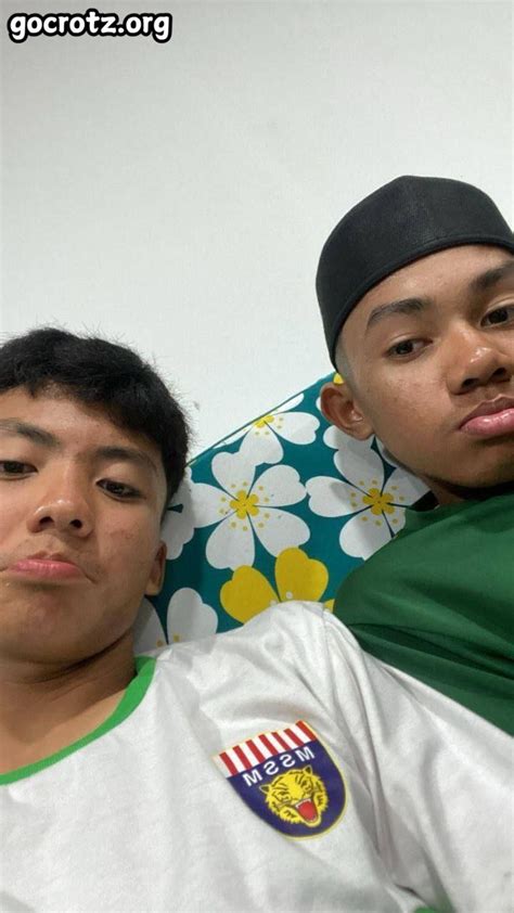 Brondong Malaysia Ngegay Di Kamar Ganti Gocrotz