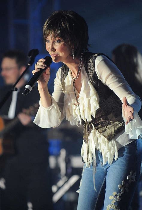 20 Essential Songs For The Perfect Women Of 90s Country Playlist