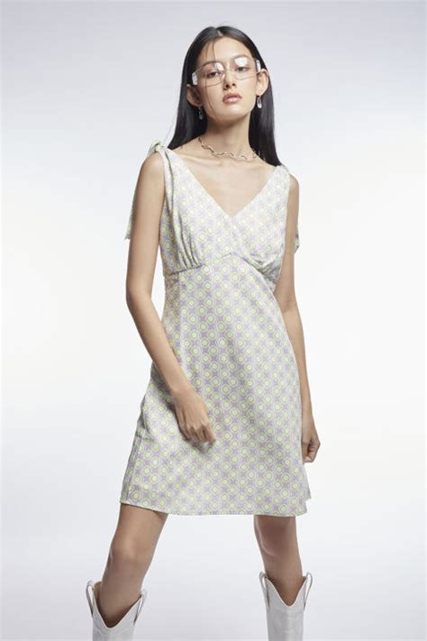 Esp เดรสสั้นแขนกุดลายเรโทร ผู้หญิง สีเขียวอ่อน Sleeveless Retro Print