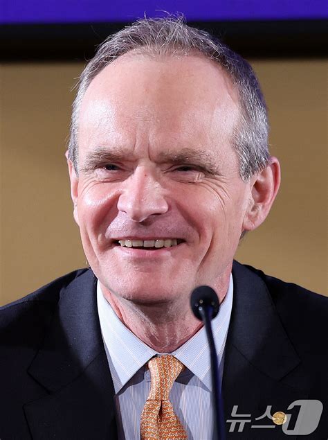 노벨 경제학상 수상자인 사이먼 존슨 Mit 교수 뉴스1