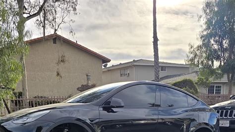 Concerned Onlooker Shares Photo Of Troubling Sighting On City Street Just Saw It Like This