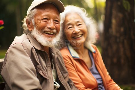 老年夫妻幸福微笑高清图片下载 正版图片600930629 摄图网