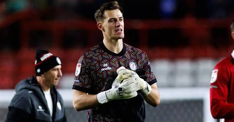 Bristol City Confirm Man United Loanee Radek Vitek Had Small Procedure On His Knee Football