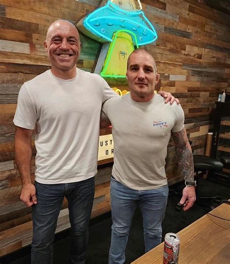 I didn't realize how big Joe Rogan is 🤯 : r/mmamemes