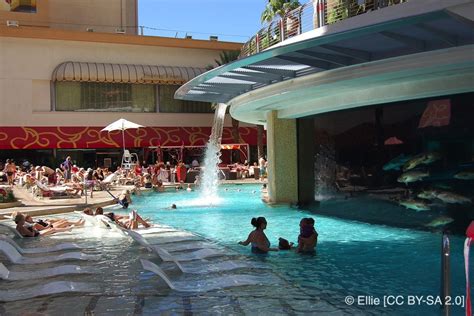Golden Nugget A Hotel Smack In The Middle Of Glitter Gulch The