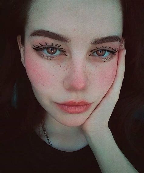 35 Grunge Makeup Ideas For A Bold And Edgy Look Artofit