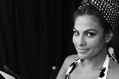 Η Eva Mendes αποκάλεσε αυτή την κρέμα νυχτός καταπληκτική για ανύψωση