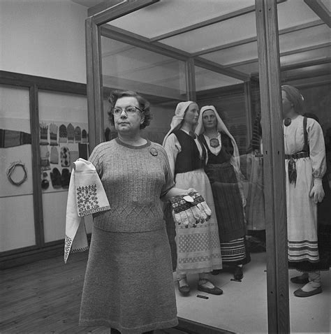 Toini Inkeri Kaukonen Tietokirstu Dräktskrin