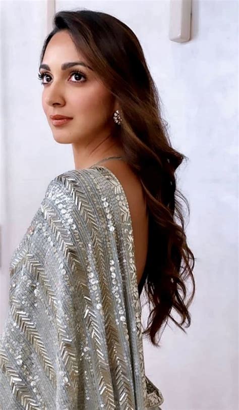 Pin By Srikanth On Kiara Adwani Bollywood Hairstyles Sequin Saree