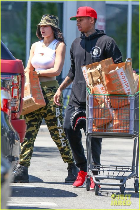 Kylie Jenner And Boyfriend Tyga Shop The Supermarket Together Photo