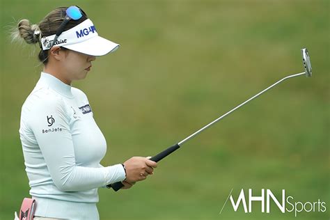 Ms포토 김리안 퍼터로 우승 정조준