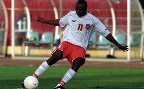 Por Onde Anda Emmanuel Olisadebe Ex Atacante Da Polônia
