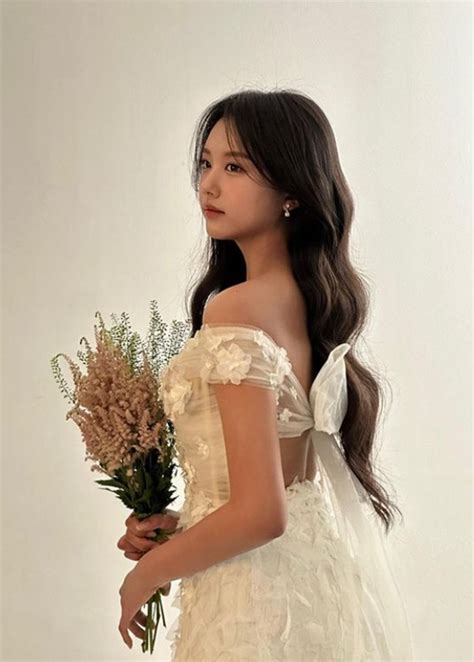 이동국 딸 재시 세에 웨딩드레스 어깨 노출까지 과감 스타뉴스