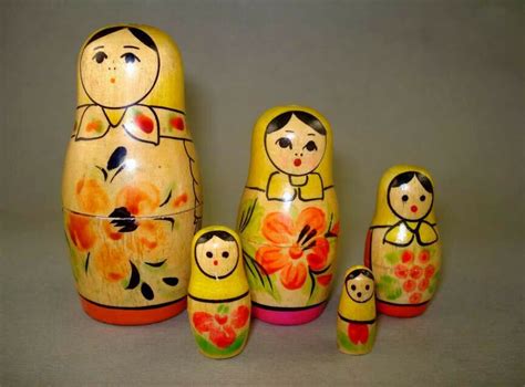 Vintage Old Set Of 5 Russian Soviet Nesting Dolls Ussr Wooden
