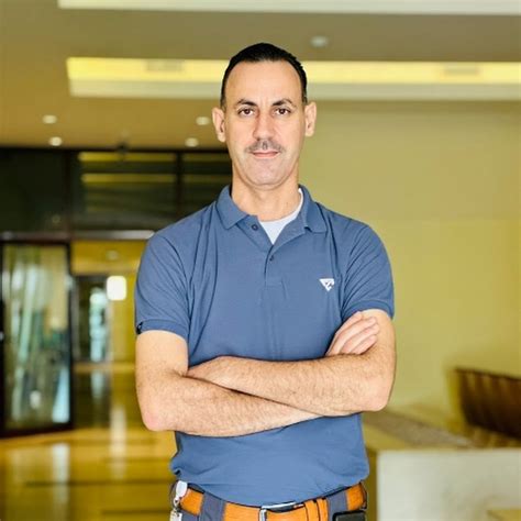 الكابتن يحيى الوديان Youtube