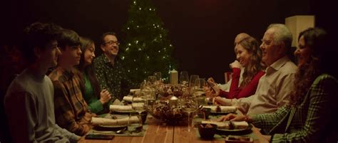 Ikea Aile Bağlarını Yılbaşı Yemeğinde Test Ediyor • Bigumigu