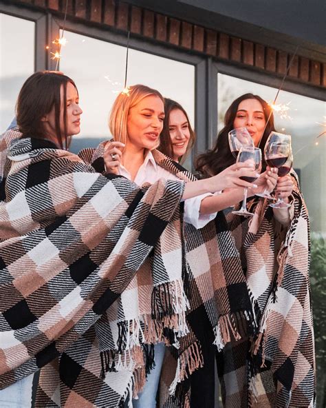 Coastalcountdown Newyearcheers Friendsandwine Angela Duerr