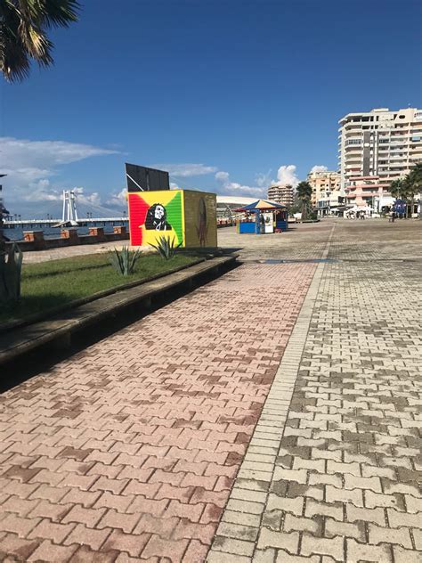 Foto E Video Situata Alarmante Ujrat E Zeza Derdhen Në Det Në Durrës Ngjarjet E Ditës