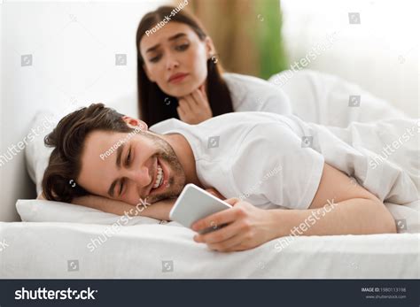 5 969 Cheating Phone Images Stock Photos Vectors Shutterstock