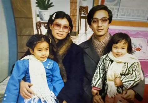 王珞丹晒与父母姐姐家庭旧照 氛围温馨好幸福 搜狐大视野 搜狐新闻