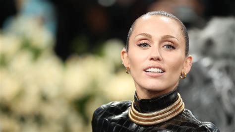 La Tendencia Que No Vimos Venir El Contouring Vuelve Y Miley Cyrus Lo