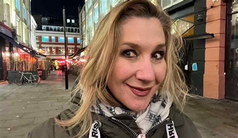 Serena Bortone Ancora Col Braccio Fasciato Ho La Malattia Di De