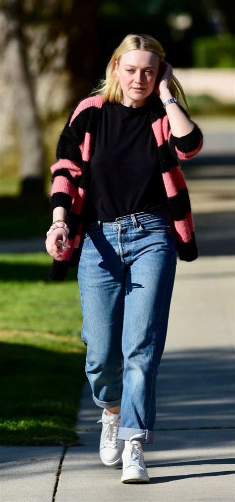 Dakota Fanning Street Style Street Style Dakota And Elle Fanning