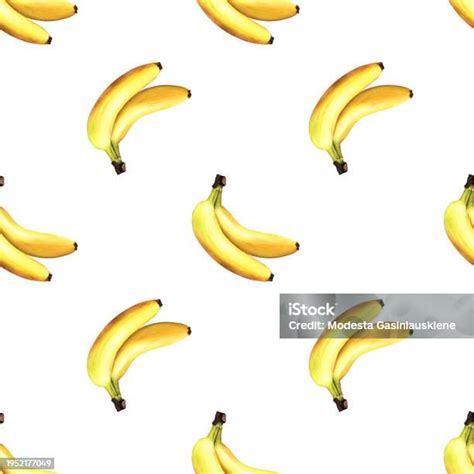 길쭉한 식용 노란색 과일 베리 바나나가 있는 수채화 이음매 없는 패턴입니다 손으로 그린 그림은 흰색 배경에 고립되어 있습니다 벽지 직물 직물을 감싸기 위해 0명에 대한 스톡