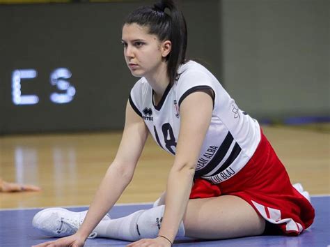 6 Potret Atlet Voli Cantik Sladjana Mirkovic Setter Asal Serbia Yang Memesona Okezone Women