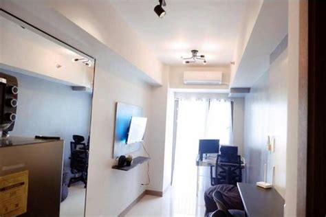 New 1 Bedroom Unit Near Dfa Aseana Mall Of Asia Room Workspace