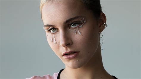 Eurovision Song Contest Chi è Diljá Cantante Islanda Età Fidanzato E Significato Della Canzone