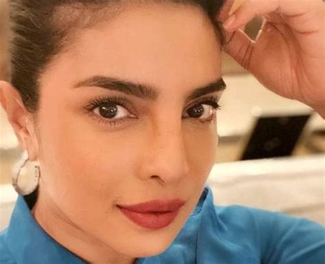 Priyanka Chopras Easy Makeup Tutorial For Virtual Meetings Herzindagi