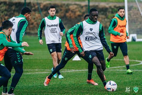 Entraînement Première Séance Collective Pour Dennis Appiah