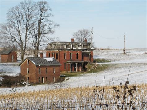 29 Real Life Haunted House Stories That Keep Us Up At Night