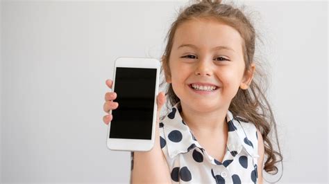 Handy für Kinder: Das sind die wichtigsten Kaufkriterien | STERN.de