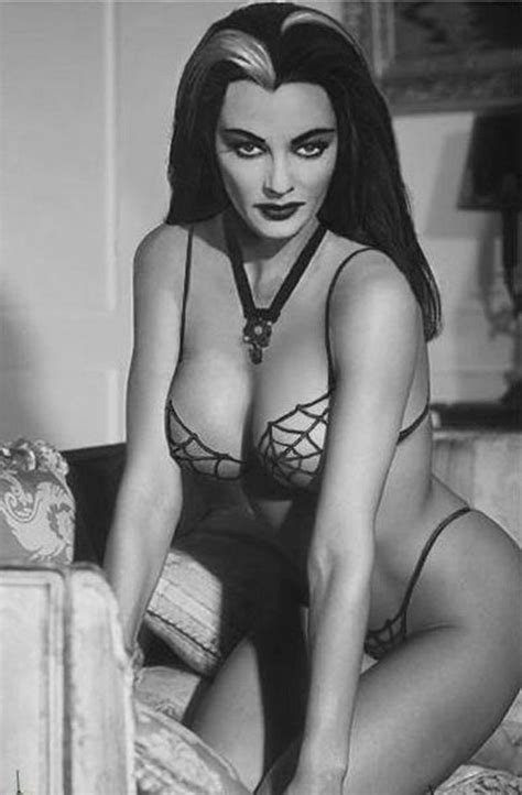 Yvonne Decarlo Aka Lily Munster Pic