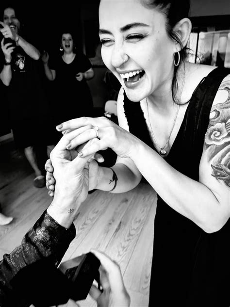 Melek Mosso Yakışıklı Aşkından Evlilik Teklifi Aldı