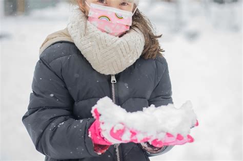 Premium Photo Portrait Of A Caucasian Girl With Snow On Her Gloves